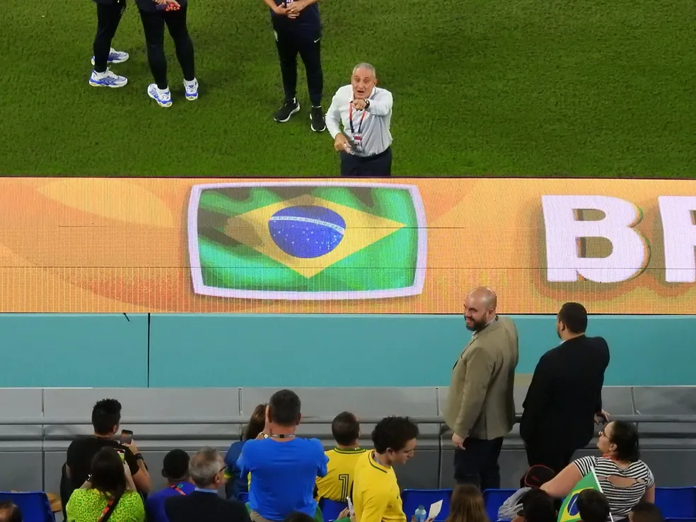 Tite aponta para Andrés Sanchez antes de Brasil x Suíça: "Você me ...