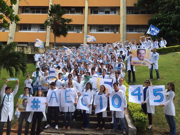 FOTOS: Estudantes de medicina da UFRN declaram apoio a Aécio - Blog do BG